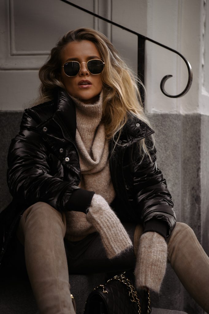 HELLO WEEKEND – Molly Rustas